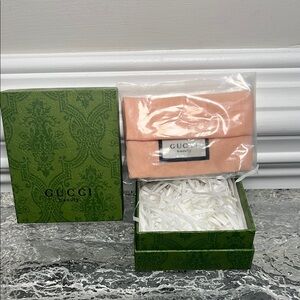VIP | Accessories | Gucci Beauty Green Box With Pink Pouch | Poshmark